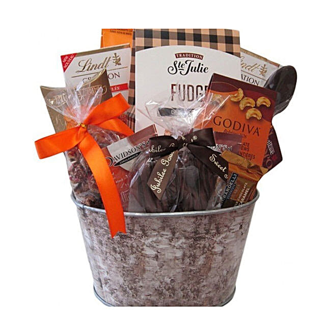 The Sweet Tooth Delight Basket canada | Gift The Sweet Tooth Delight ...