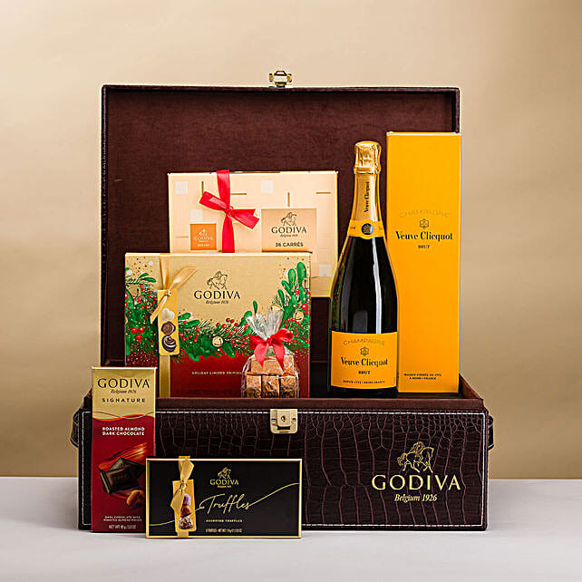 Godiva Holiday Chocolates Deluxe With Veuve Clicquot denmark | Gift ...