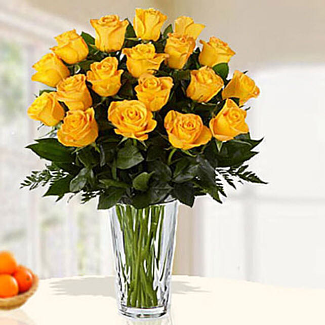 18 Yellow Roses Arrangement KT kuwait | Gift 18 Yellow Roses ...