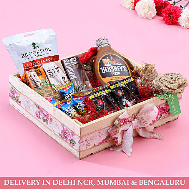 Buy/Send Tray Of Delicious Goodies Online- FNP