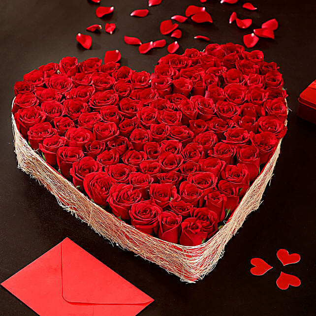Buy Send Alluring Heart Shaped Roses Arrangement Online Fnp