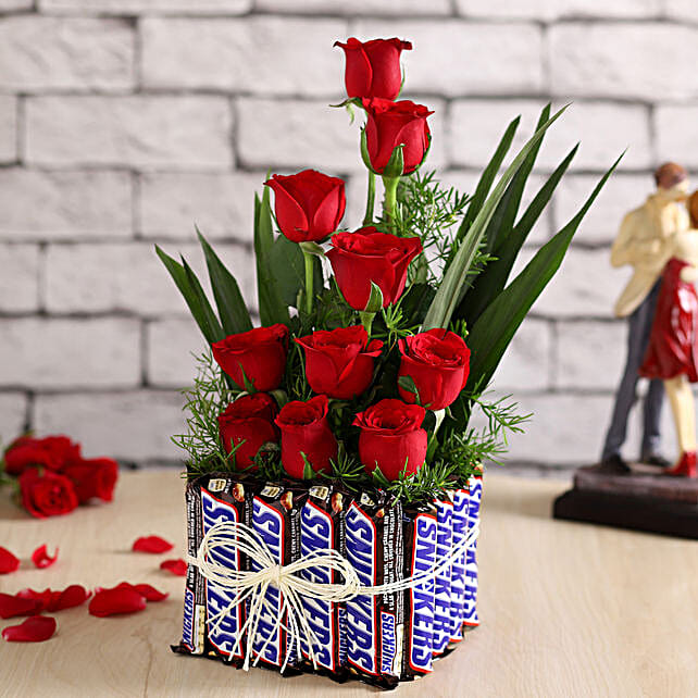 Buy/Send Snickers Bars & Red Roses Online- FNP