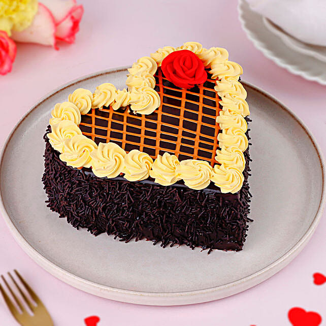 Buy/Send Valentine's Choco Heart Drip Cake Online- FNP
