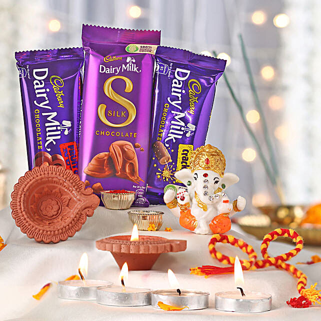 Buy/Send Festive Trinkets & Chocolate Medley Online- FNP