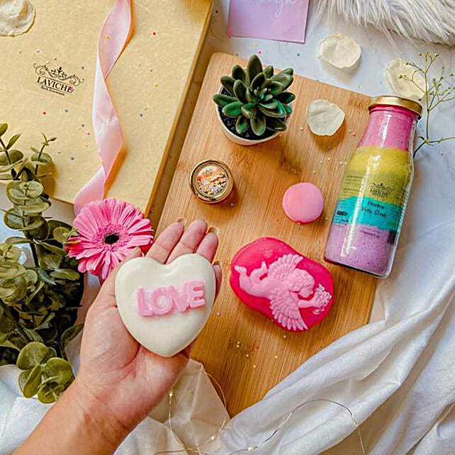 Buy/Send Cupid Love Box Gift Online- FNP