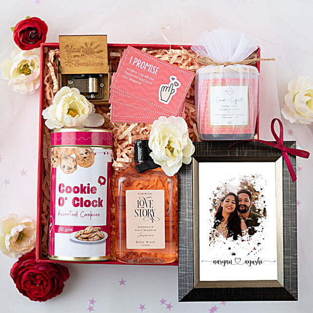 Buy/Send Personalised Valentine Promise Gift Box Online- FNP