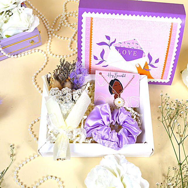 Buy/Send Lavender Lady Gift Hamper Online- FNP