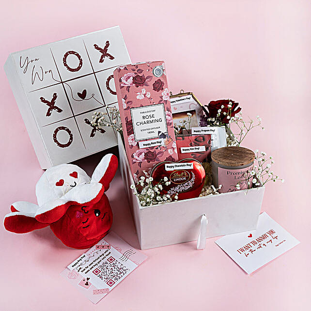 Buy/Send Personalised Week Full of Love Gift Box Online- FNP