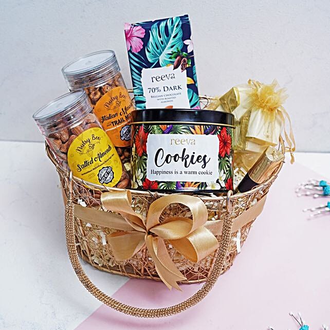 Buy/Send Women's Day Delights Basket Online- FNP