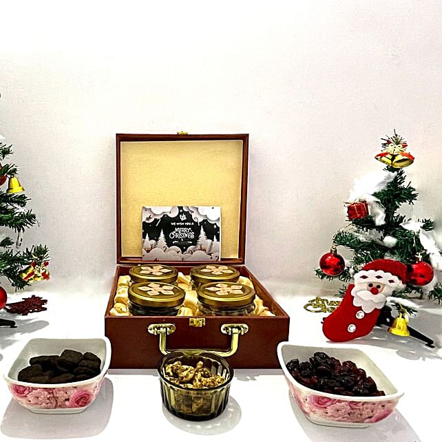 Buy/Send Merry Munch Christmas Hamper Online- FNP