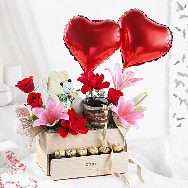 Buy/Send Sweetheart's Surprise Hamper Online- FNP