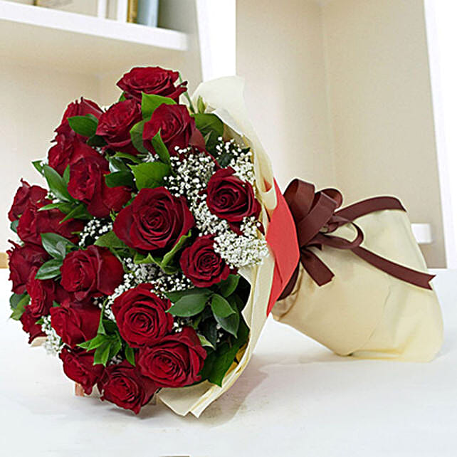 20 Red Roses Hand Bouquet qatar | Gift 20 Red Roses Hand Bouquet- FNP