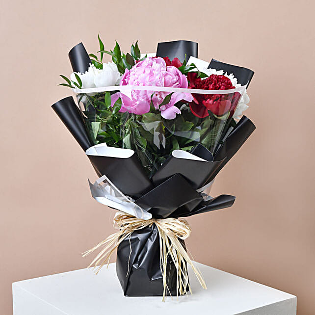 Ruby & Ivory Blooms qatar | Gift Ruby & Ivory Blooms- FNP