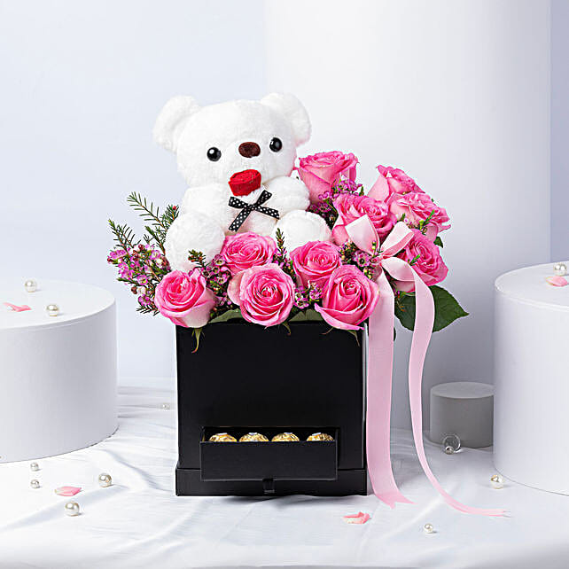 Teddy & Roses hug Delight Box qatar | Gift Teddy & Roses hug Delight ...