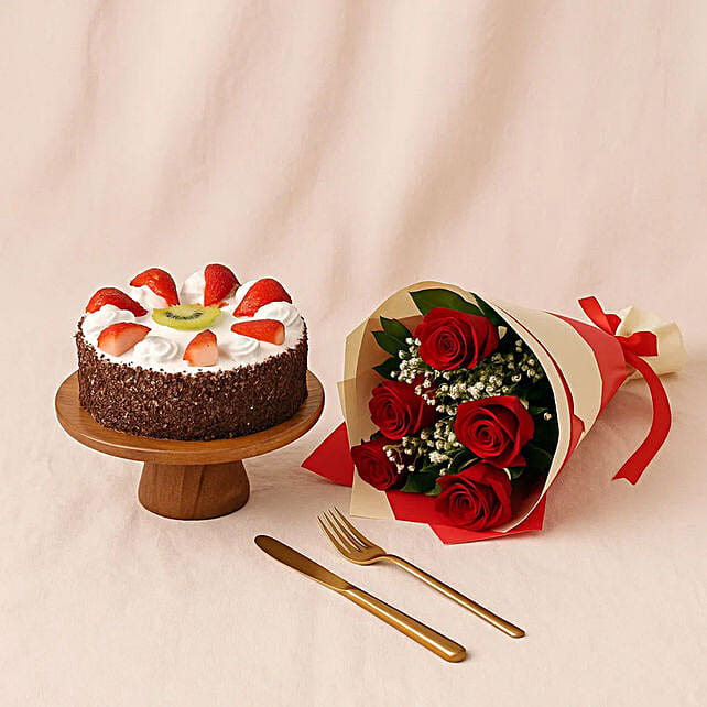 Red Roses & Black Forest Cake Half Kg qatar | Gift Red Roses & Black ...