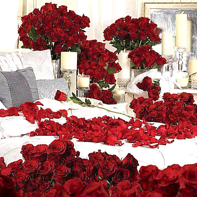 Dreamy 300 Red Roses and Candle Decor singapore | Gift Dreamy 300 Red ...