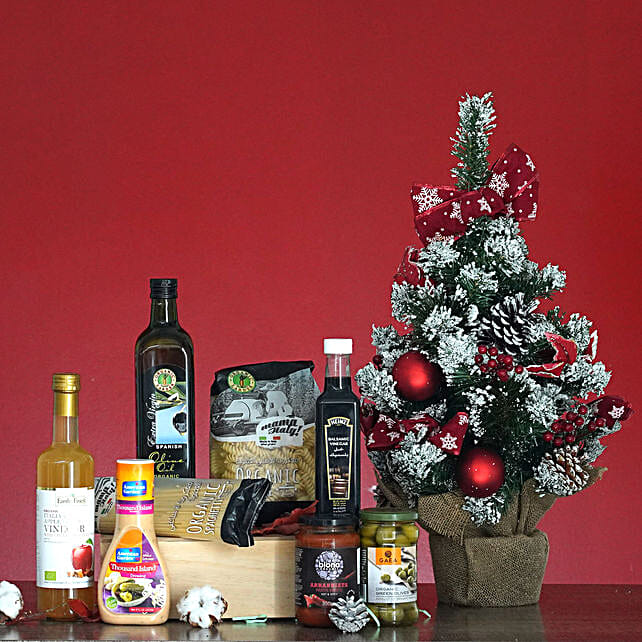 Cooking Delight Hamper With Christmas Tree uae | Gift Cooking Delight ...
