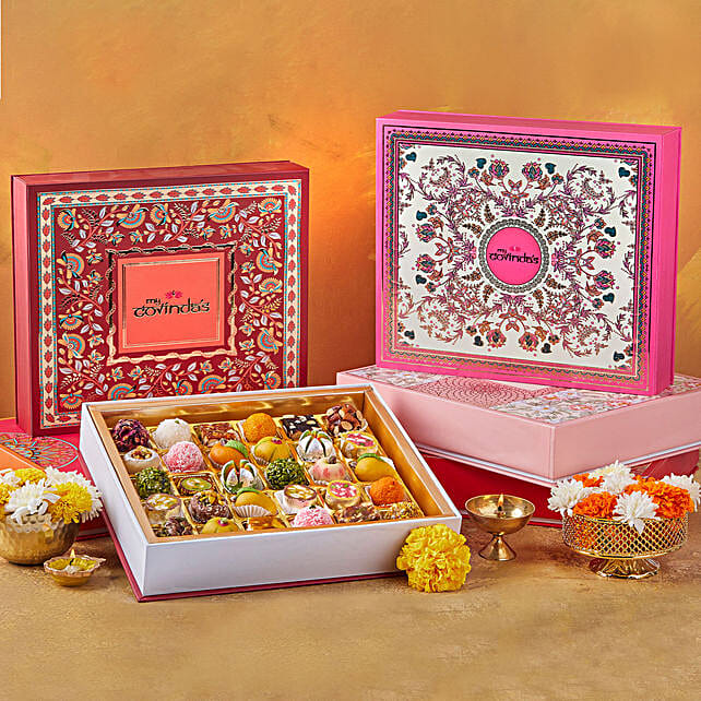 Premium Sweet Box 30 Pcs uae | Gift Premium Sweet Box 30 Pcs- FNP