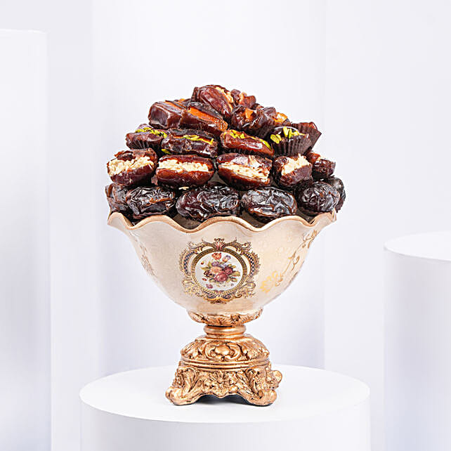 Beautiful Tray of Stuffed Dates uae | Gift Beautiful Tray of Stuffed ...