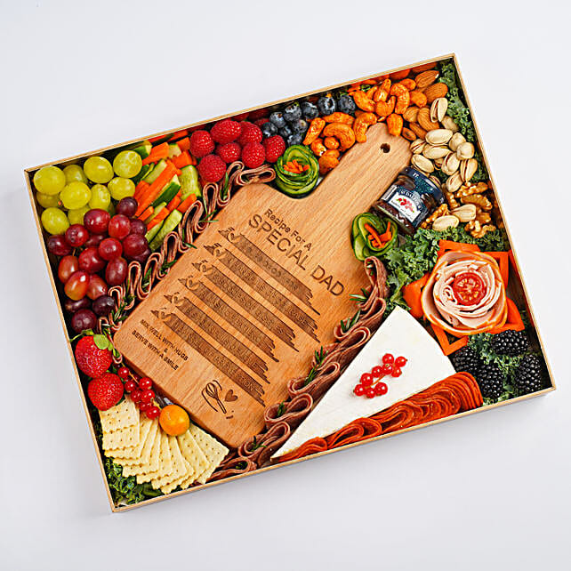 Cheese Box With Serving Board For Dad uae | Gift Cheese Box With ...