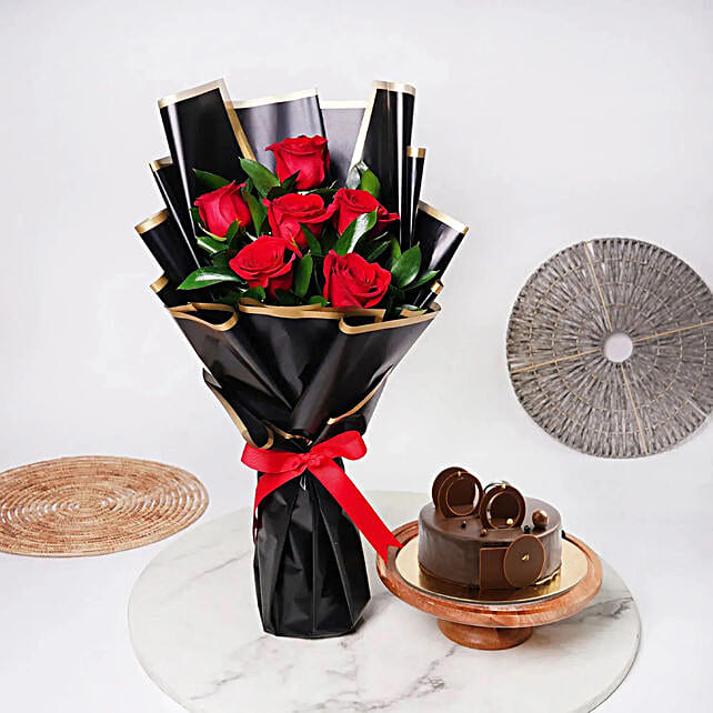 Roses & Fudge Cake uae | Gift Roses & Fudge Cake- FNP